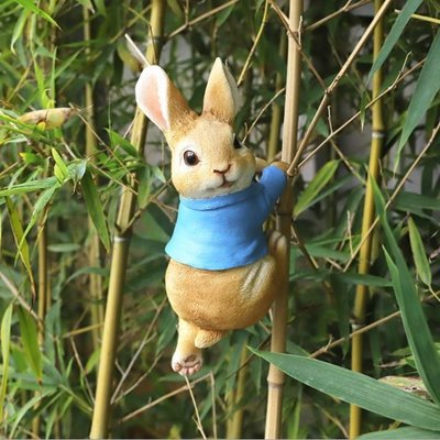 China Creative Garden Cartoon Rabbit Hanging Resin Garden Decoration supplier